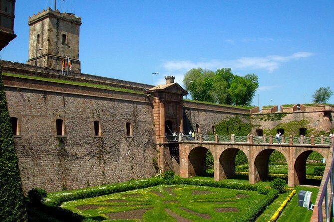 Montjuïc Cable Car & Magic Fountain Barcelona Private Tour - Scenic Ride to Montjuïc