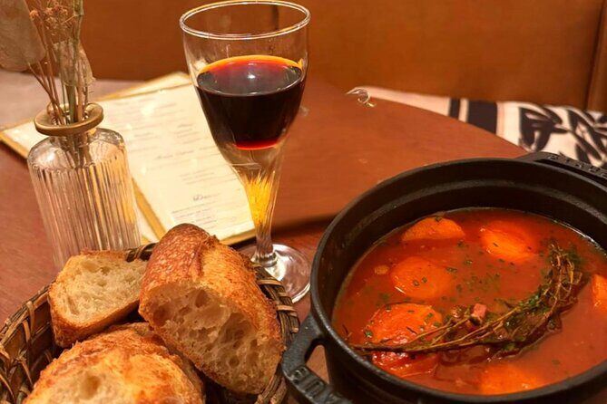 Montmartre Food Tour: The Most Complete Paris Food Experience - Stops: From Iconic Cafés to Hidden Vineyards