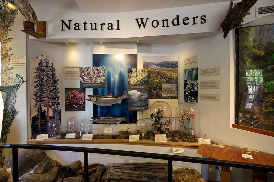 Multnomah Falls Lodge exterior