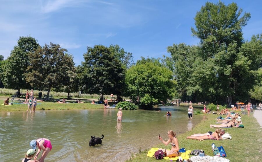 Munich: Mini Classic Bike Tour with Beer Garden Stop at 4 PM - The Beer Garden & Local Flavors