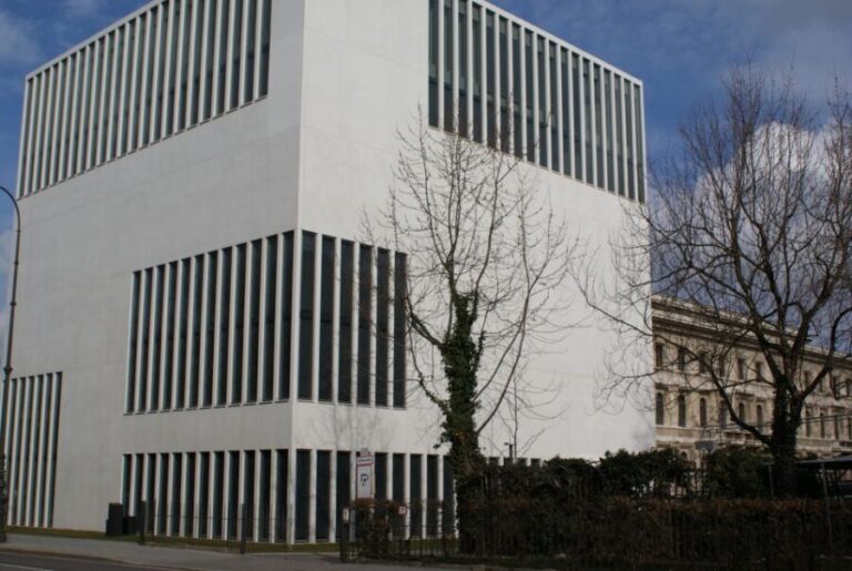 Munich: Nazi History 2-Hour Small Group Walking Tour - A Deep Dive Into the Itinerary