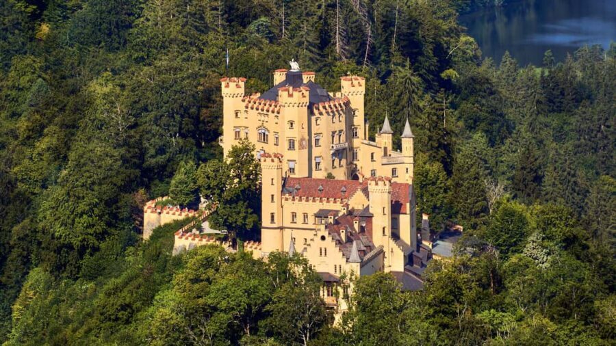 Munich: Neuschwanstein Castle Chinese Day Tour - Oberammergau: Art, Culture, and Bavarian Charm