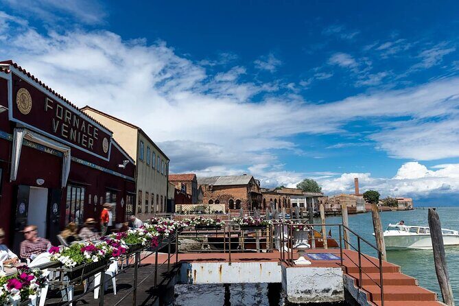 Murano Glassblowing and VIP Shopping Tour - Visiting the Gallery & Shopping