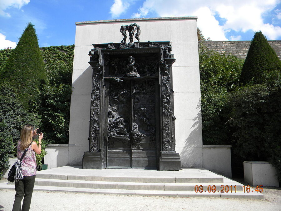 Garden paths at Musee Rodin Paris