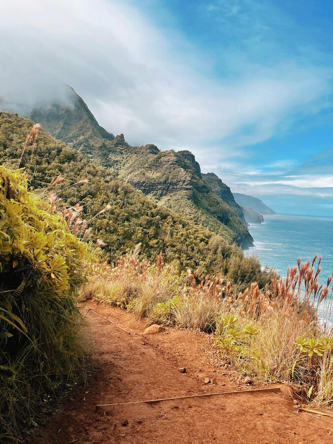 Na Pali Coastline with lush green mountains and Pacific Ocean