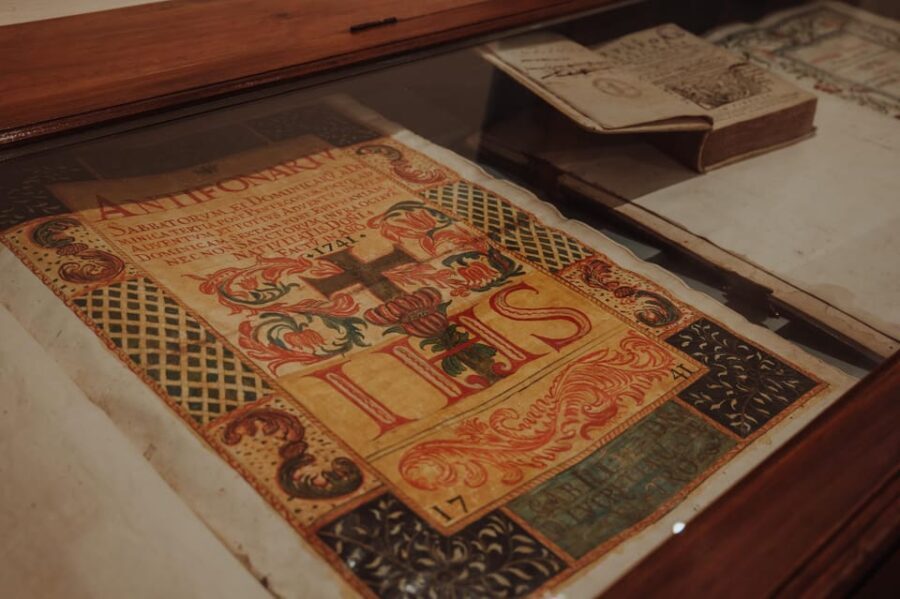 Naples: Santa Chiara Cloister Guided Group Tour - A Closer Look at the Santa Chiara Cloister Tour