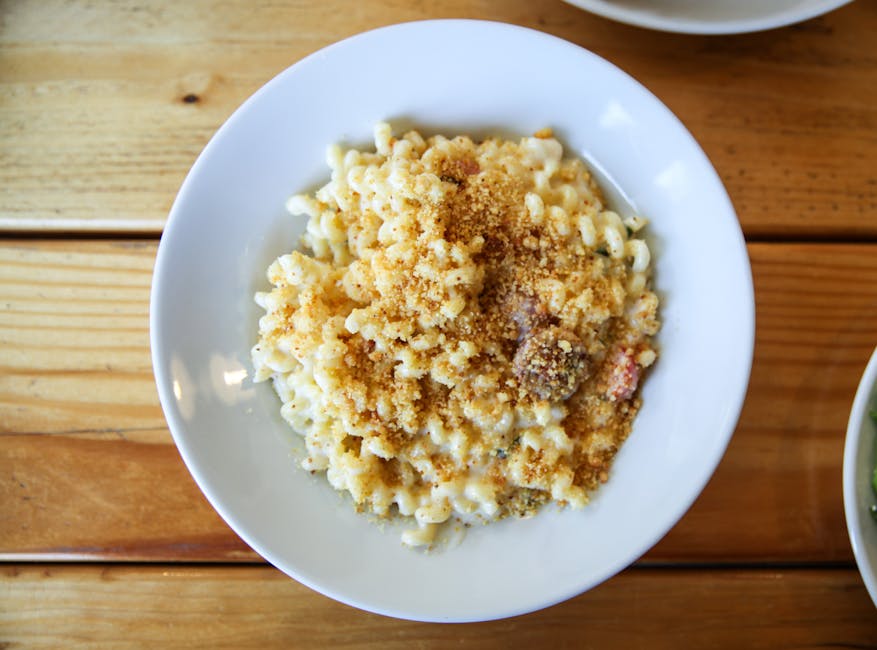Creamy baked mac and cheese with breadcrumbs