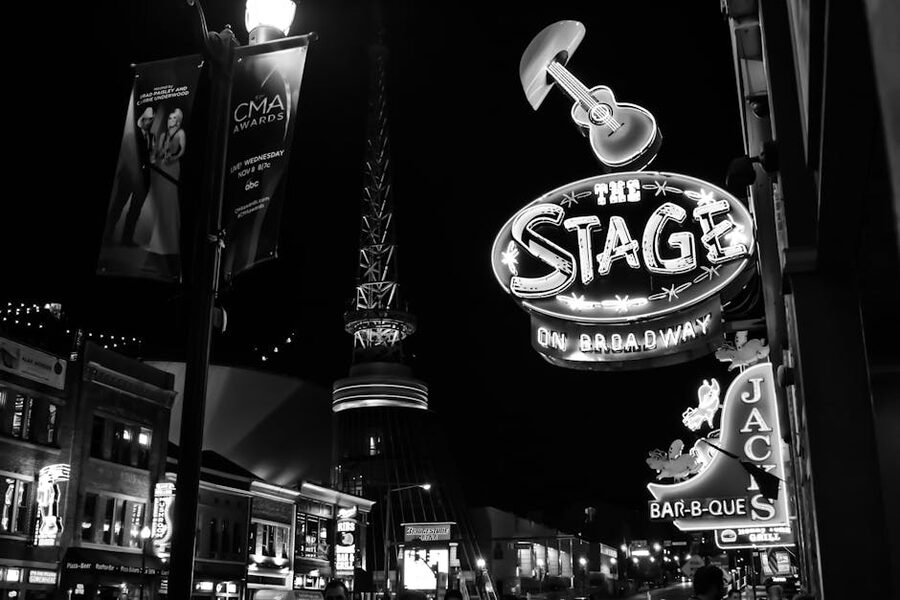 Black and white Nashville Broadway neon signs
