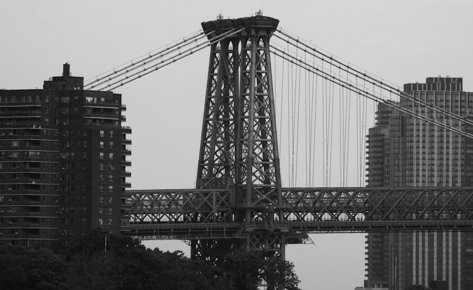Williamsburg Bridge monochrome
