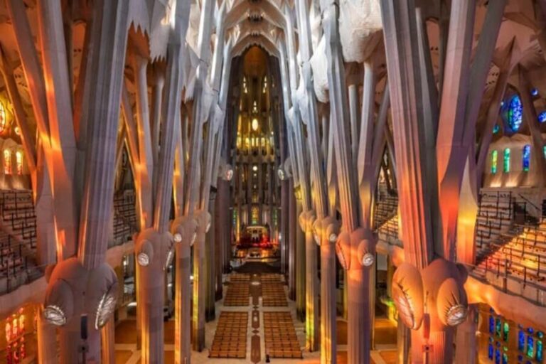 Official Sagrada Familia Guided Tour with Tower Access - An In-Depth Look at the Guided Tour