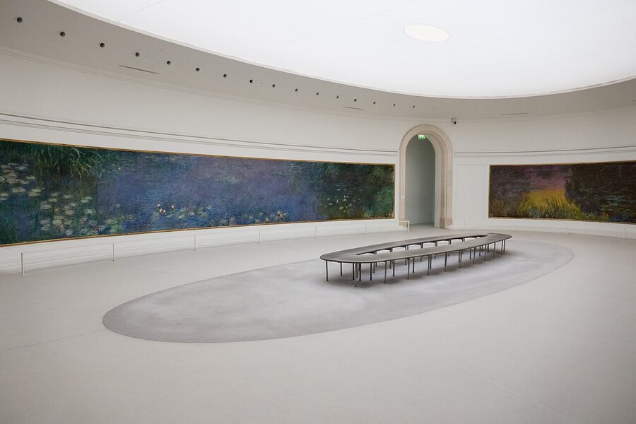 Wide-angle view of the Water Lilies oval room at the Orangerie
