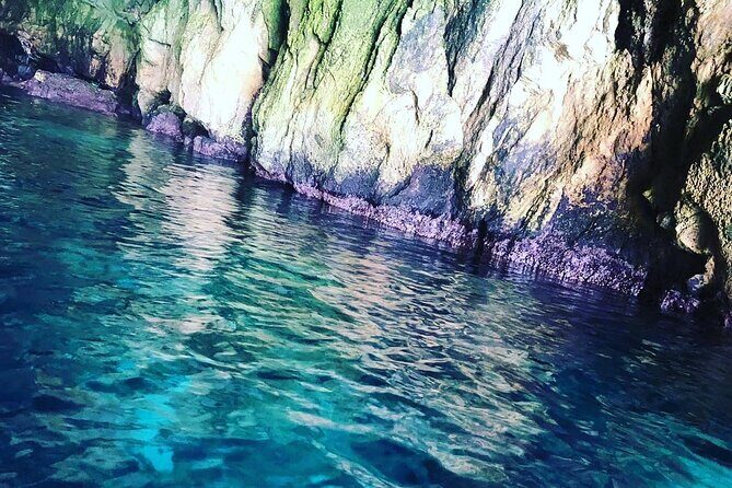 Ortigia Island and Sea Caves Boat Tour with Prosecco - Practical Details and Booking