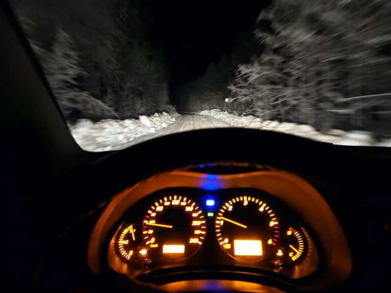 Oulu: Starguaranteed Northern Lights Mobile Chase - Transport and Group Dynamics