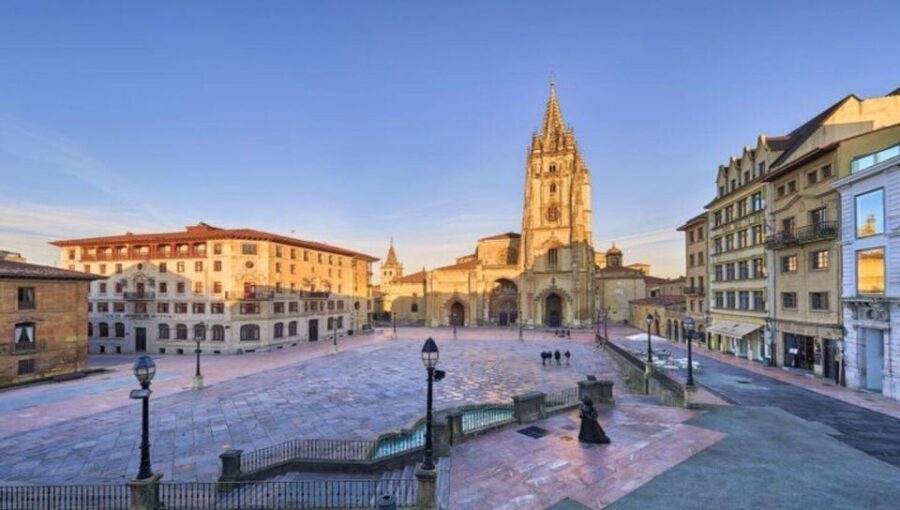 Oviedo: Guided tour in Oviedo and Cathedral with tickets - What’s Included and Practical Details