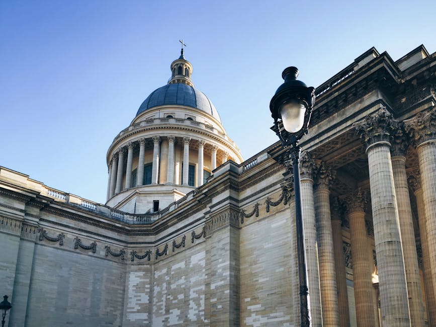 Panthéon Paris dome and columns against blue sky