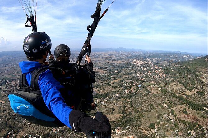 Paragliding flight over the Gardens of Ninfa - Who Will Love This Experience?