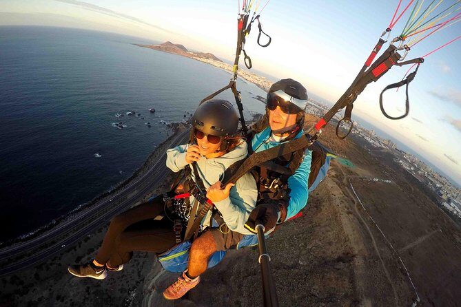 Paragliding Tandem Flight in Las Palmas de Gran Canaria - The Takeoff: Running Off the Cliff