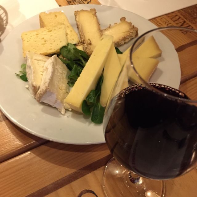 Paris: 2.5Hour Montmartre Wine and Bistro Tour - FAQ