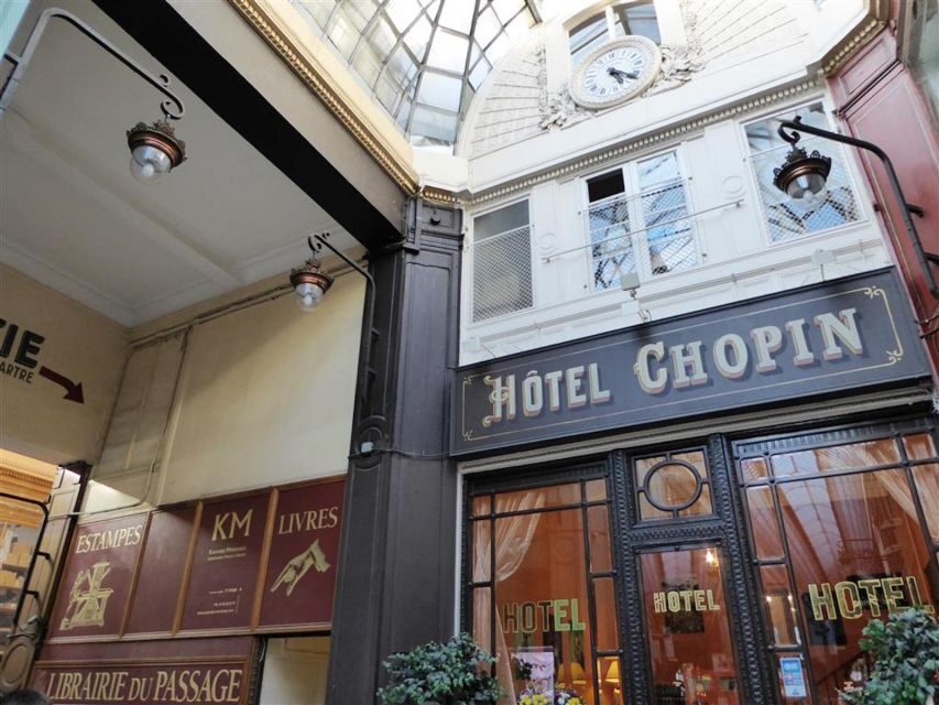 Paris: 2-Hour Passages Private City Tour in German - In-Depth Look at the Itinerary