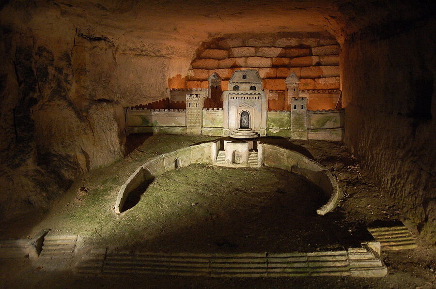 Decure Port-Mahon sculpture carved into the wall in the Paris Catacombs