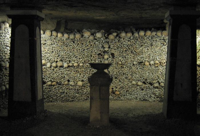 Crypt of the Sepulchral Lamp niche in the Paris Catacombs