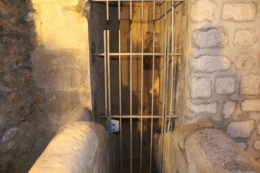 Skull cross pattern in the Paris Catacombs ossuary wall