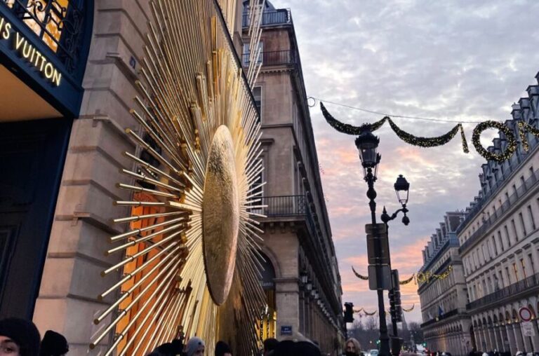 Paris Christmas Lights Walking Tour with Local Guide - The Itinerary in Detail