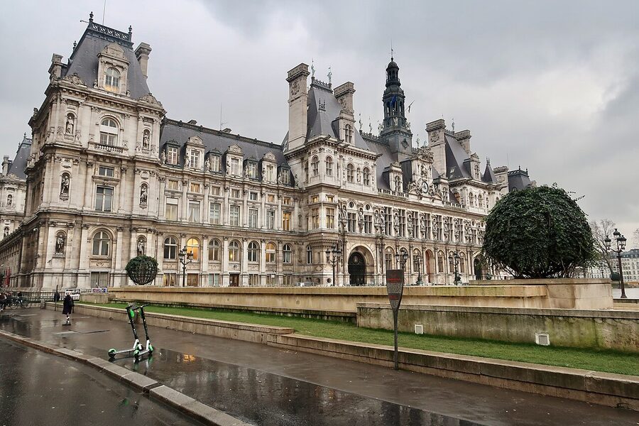 Histoire de Paris panel marking the former Place de Grève execution square
