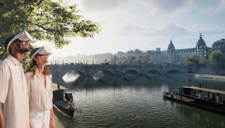 Paris: Historical Guided Tour of the Seine Riverbanks with Virtual Reality - The Experience in Action: Insights from Reviews