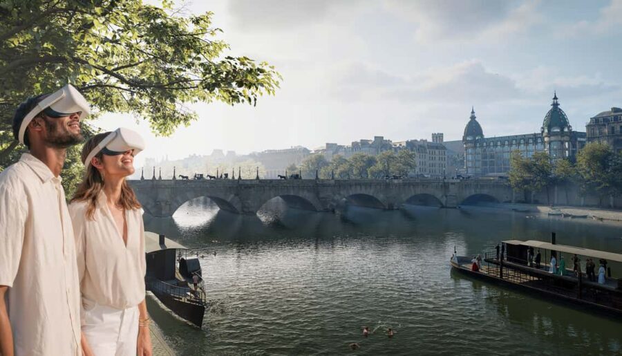 Paris: Historical Guided Tour of the Seine Riverbanks with Virtual Reality - The Experience in Action: Insights from Reviews