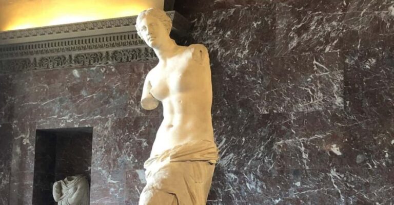 Paris Louvre : Private Treasure Hunt for Families or groups - An In-Depth Look at the Experience