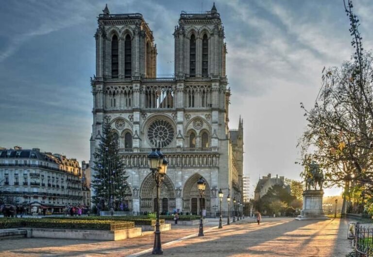 Paris: Notre Dame Guided Tour with Reserved Access option - The Value of Guided Access and Expert Narration