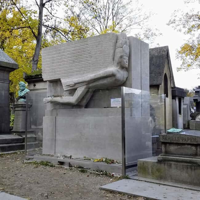 Paris: Père Lachaise Cemetery Visit with Seine River Cruise - Why This Tour Might Be Worth It