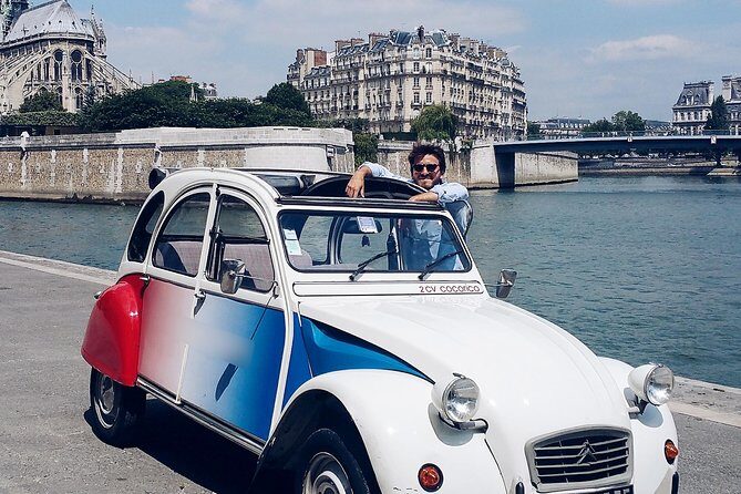 Paris Private Tour: Romantic Tour in a 2CV - The Experience of Riding in a Vintage 2CV