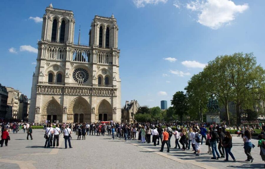 Paris: Private Walking Guided Tour of City's Highlights - Who Should Consider This Tour?