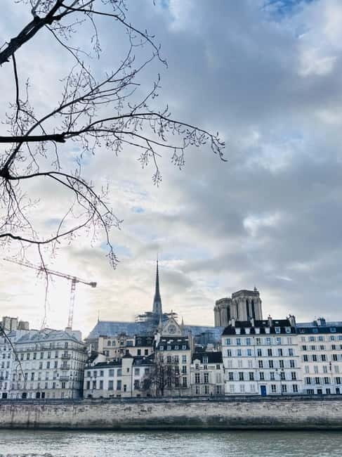 Paris: The vibrant city center and Le Marais in German - What You’re Not Included