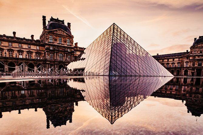 Paris Walking Tours: Discover Paris' Iconic Sites and Secret Spots - Detailed Breakdown of the Itinerary