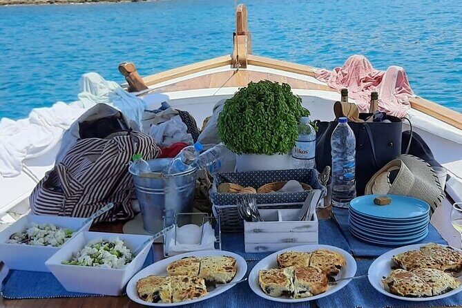 Paros Half Day Boat Tour from Naoussa port and Bay . - The Experience: Food, Drinks, and Atmosphere