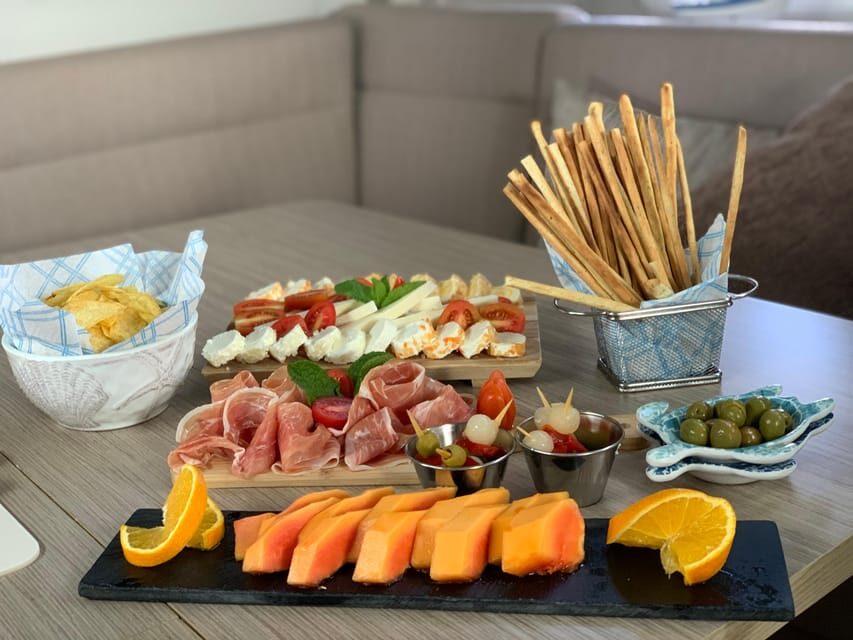 Pasito Blanco : Private sailing tour with food & drinks - The Itinerary in Detail