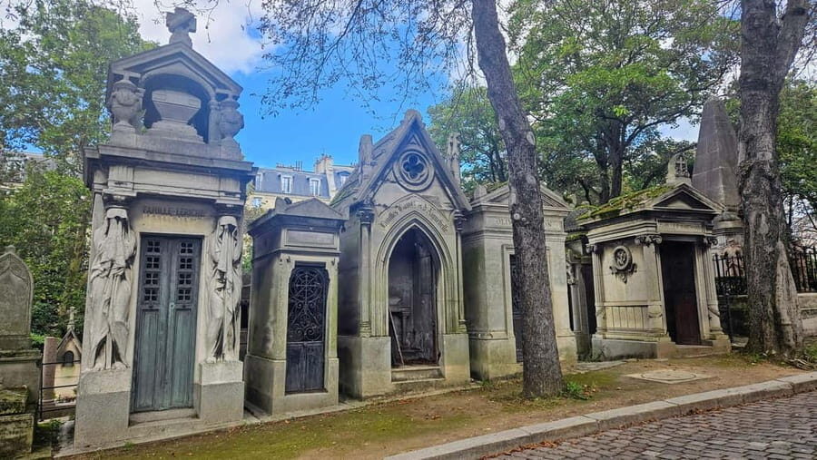 Père Lachaise Cemetery Tour, Tales from the Graves & Crepes - Discovering Père Lachaise: A Cemetery Turned Cultural Landmark