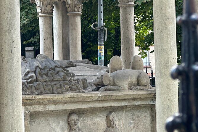 Père Lachaise's Cemetery Celebrities and Ghosts Mystery Tour - Practical Tips for Your Visit