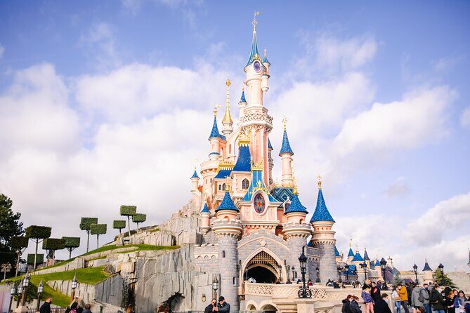 Personalized Transport service from Disneyland to Paris - The Sum Up