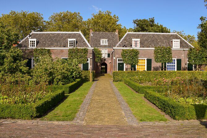 Photographic Tour in Delft Historical Center - Practicalities: Transport, Timing, and Group Size