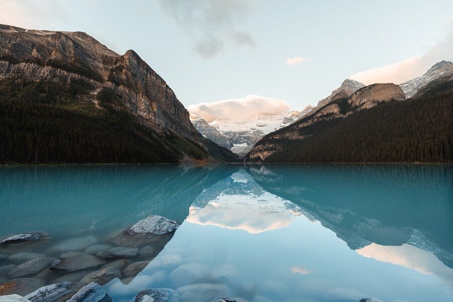 Banff Alberta lake and mountain scenery