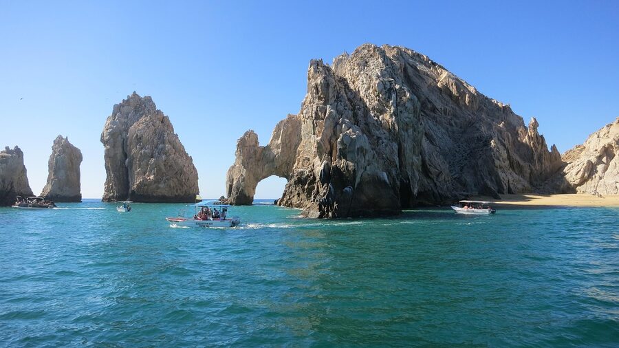 El Arco of Cabo San Lucas with a boat passing