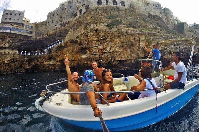 POLIGNANO BY BOAT: amazing sea caves and free drinks! - The Itinerary Breakdown
