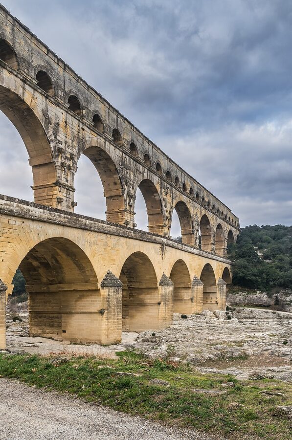Pont du Gard frontal view of three tiers of Roman arches