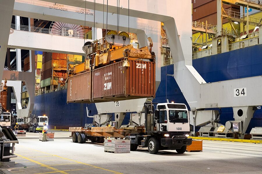Port of Savannah container cranes and terminals