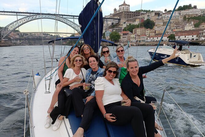 Porto: Single Party on a charming sailboat with welcome drink - Starting Point and Logistics