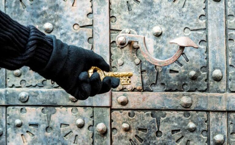 Poznan: Spy-Themed Walk & Game with Host - What to Expect From the Experience